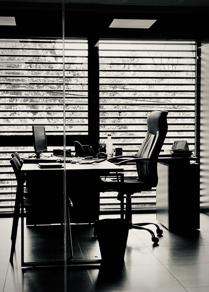 How to Make the Most of Desk Spaces in Your Office - Paradigm Interiors